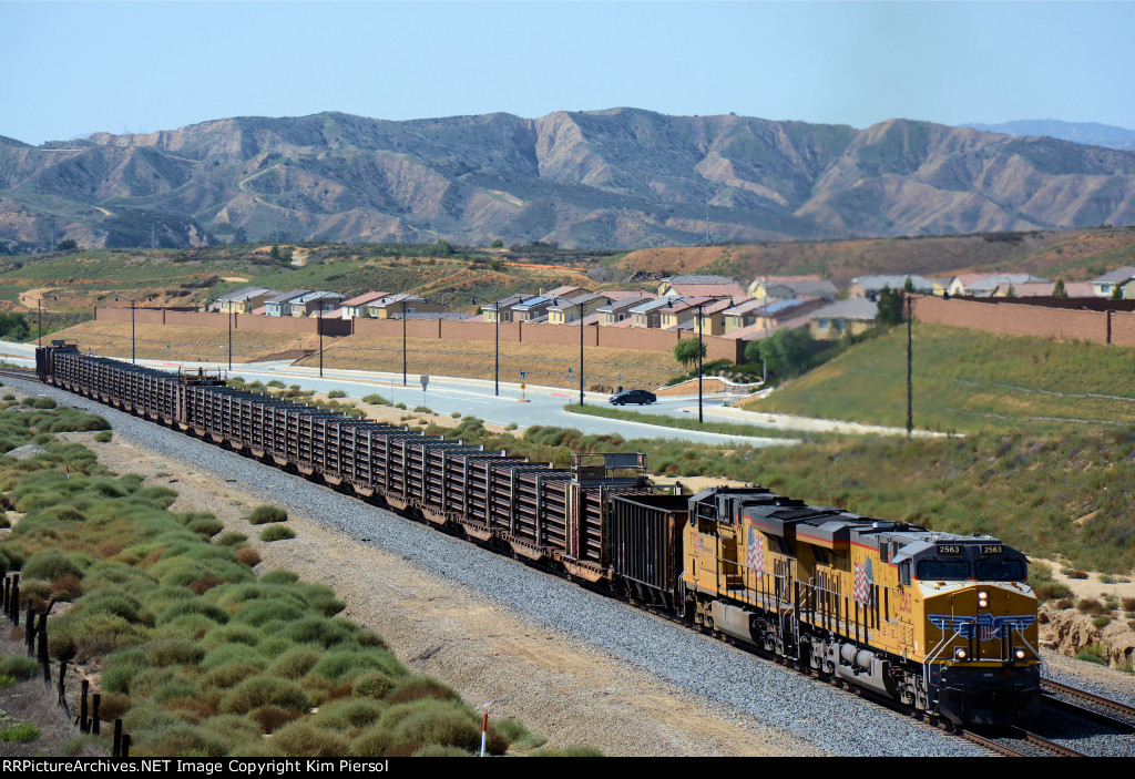 UP 2563 C45-AH Rail Train